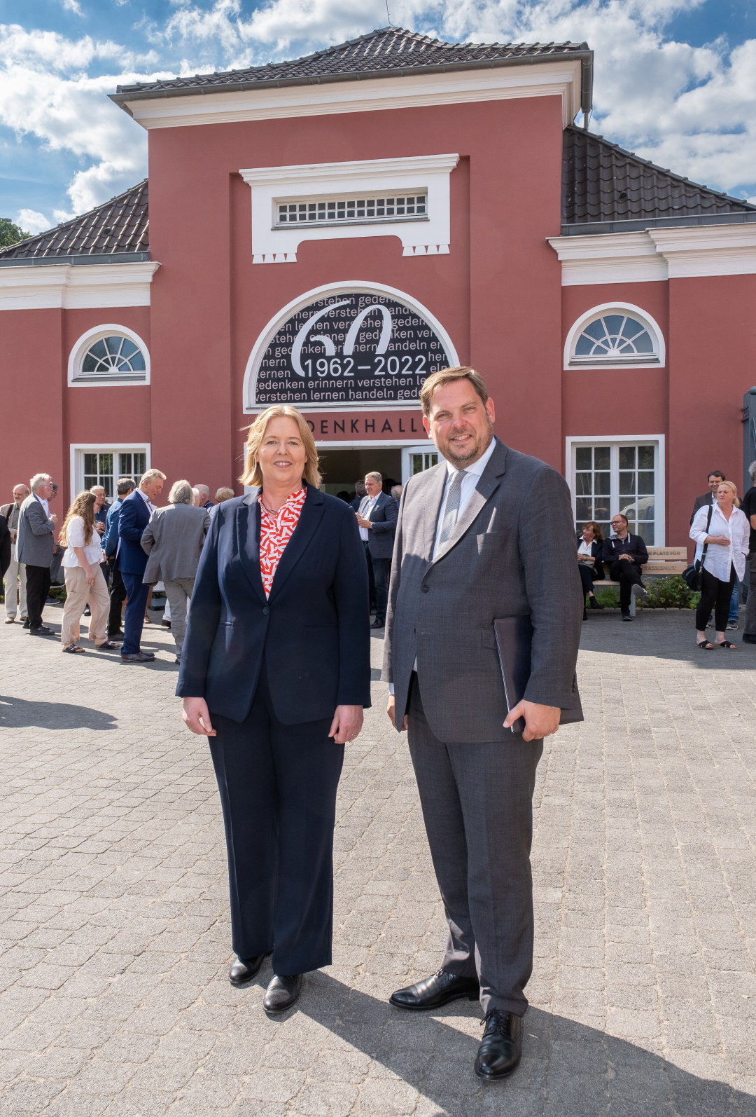 Vermächtnis mit Verantwortung: Oberhausen feiert 60 Jahre Gedenkhalle mit Bundestagspräsidentin ...