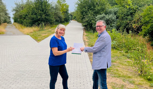 Neuer Wegebelag auf der renaturierten Deponie Hühnerheide